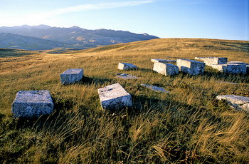 Bogomils tombs – Tombes bogomiles | גילי חסקין – מדריך טיולים